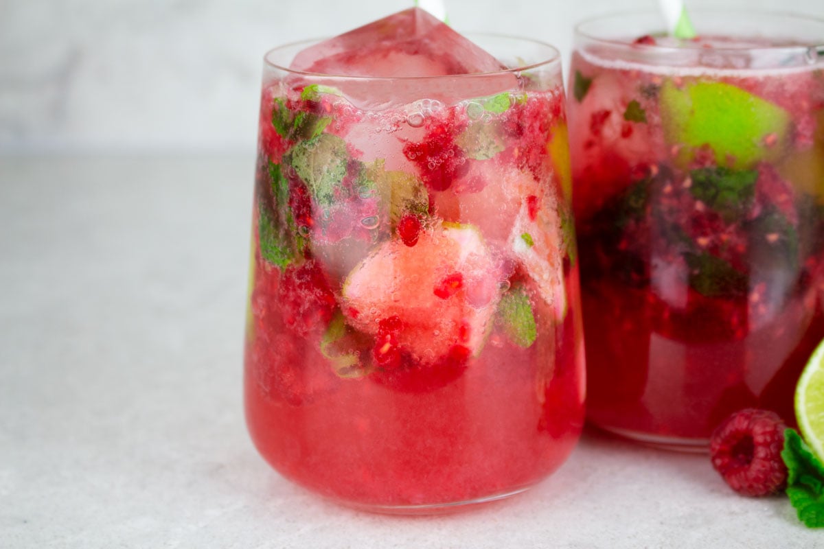 Raspberry Mocktail With Lime and Mint | Mocktail Recipes